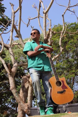 Remo Rocks Again - Remo Fernandes | innGOA.com